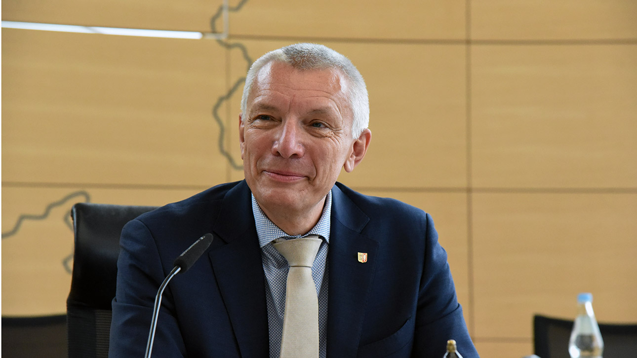 Erfahrungen der Älteren mit Ideen der Jüngeren verbinden